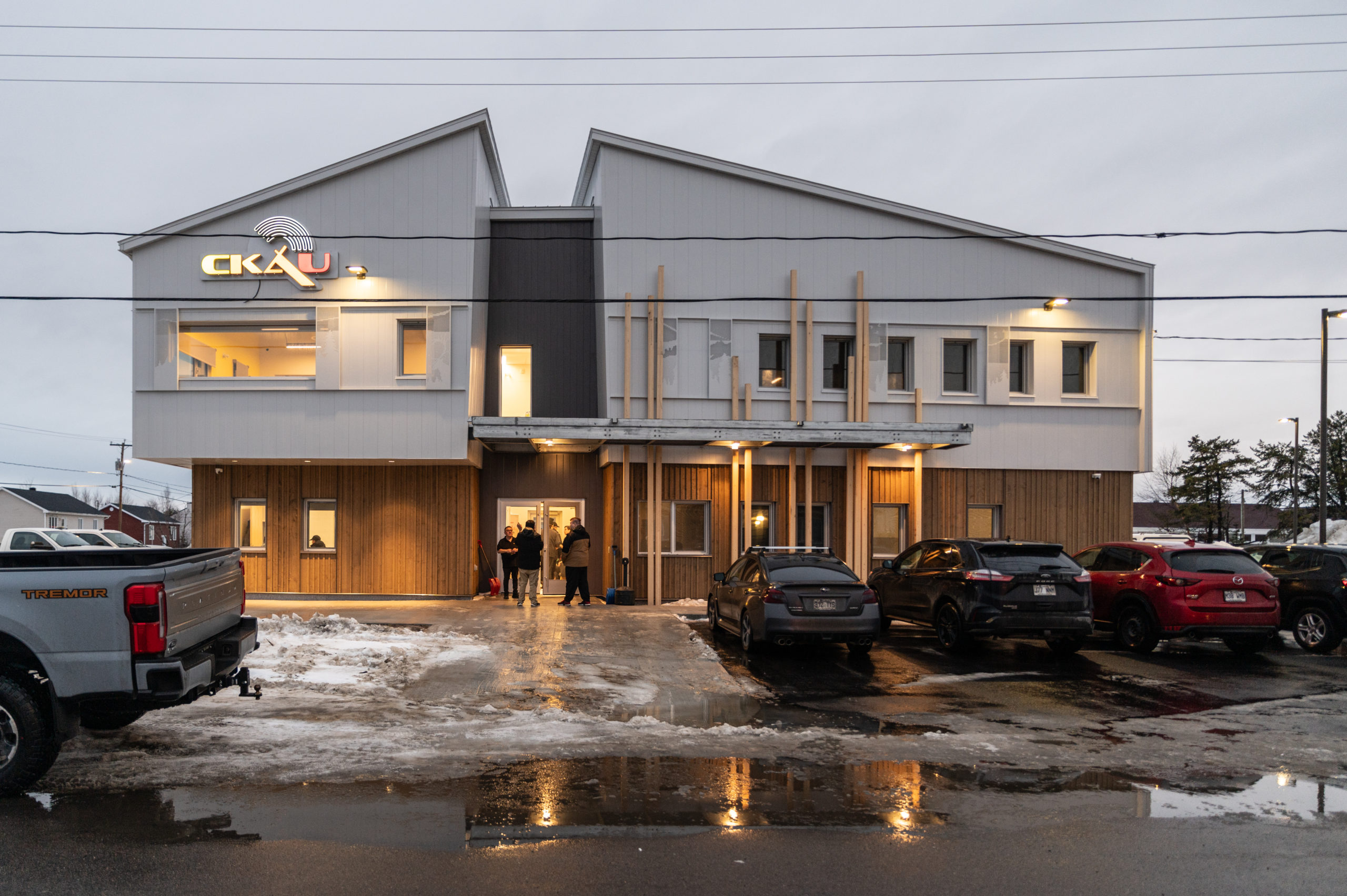 𝐂𝐞́𝐫𝐞́𝐦𝐨𝐧𝐢𝐞 𝐝’𝐨𝐮𝐯𝐞𝐫𝐭𝐮𝐫𝐞 𝐝𝐮 𝐧𝐨𝐮𝐯𝐞𝐚𝐮 𝐬𝐢𝐞̀𝐠𝐞 𝐬𝐨𝐜𝐢𝐚𝐥 - Radio CKAU | 104.5